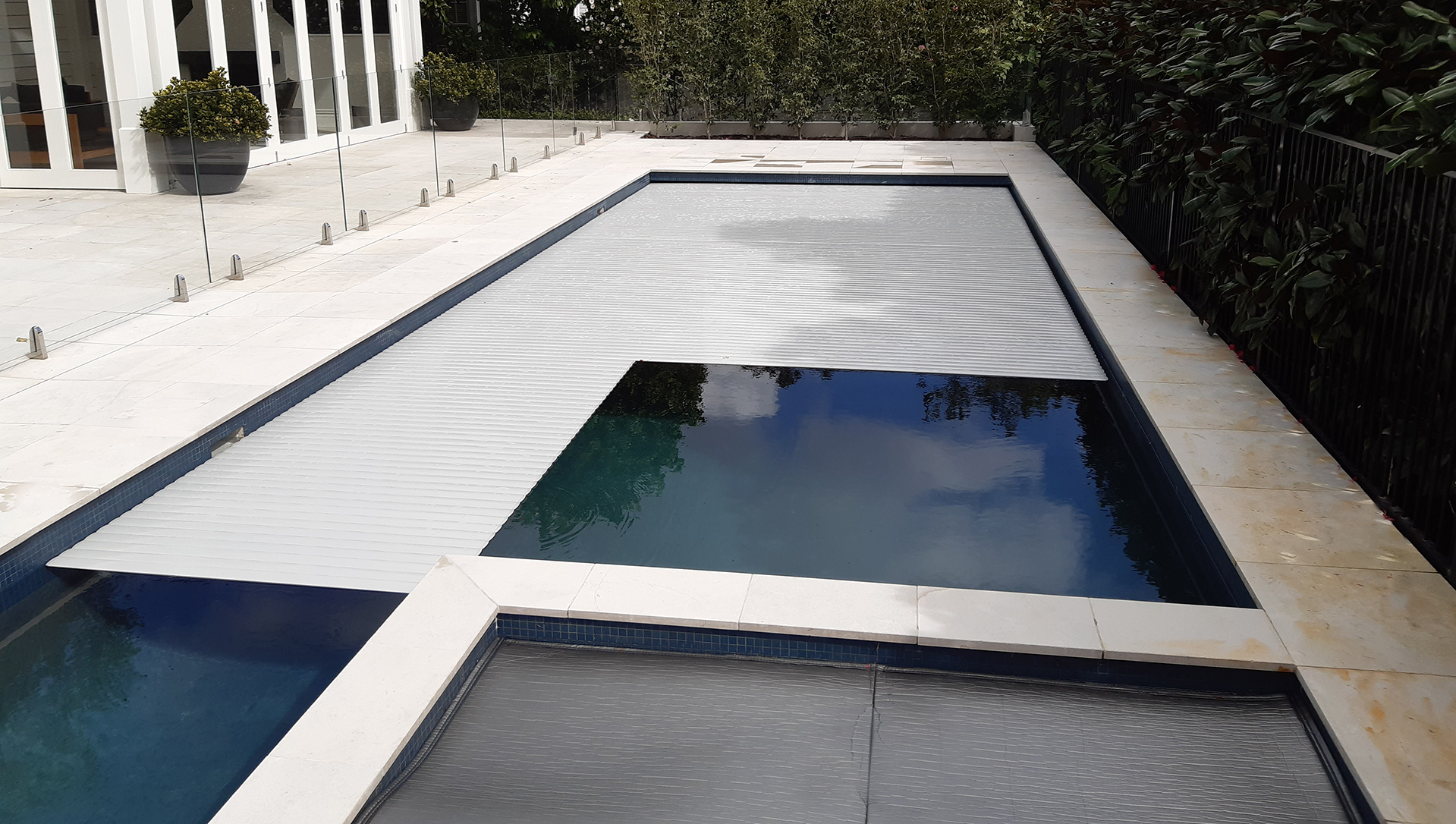 Why Choose An Automatic Slat Pool Cover? Read Our 7 Good Reasons